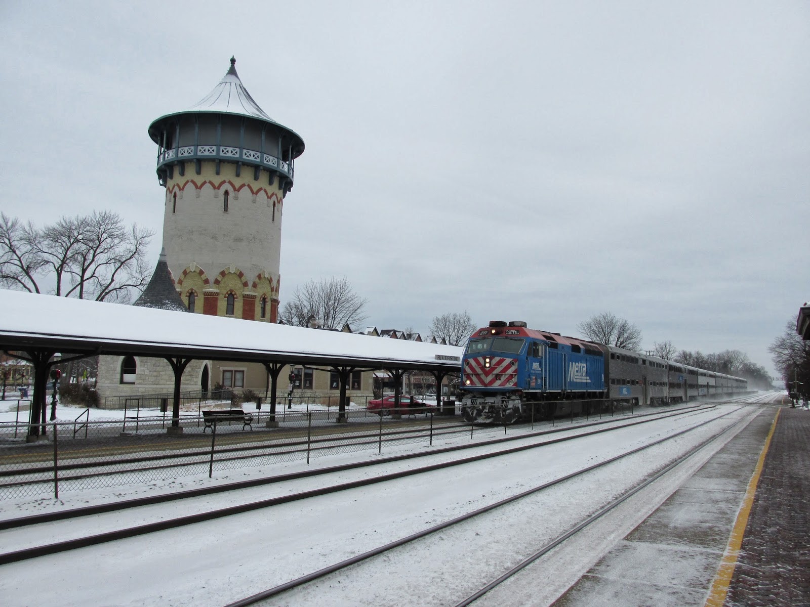 Eddie's Rail Fan Page: A westbound Metra local arriving at the ...